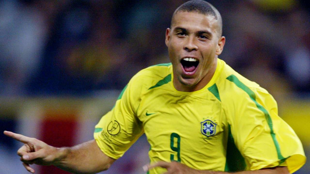 Biografía de Ronaldo: Inicios, Fama y Retiro - Dossier Interactivo